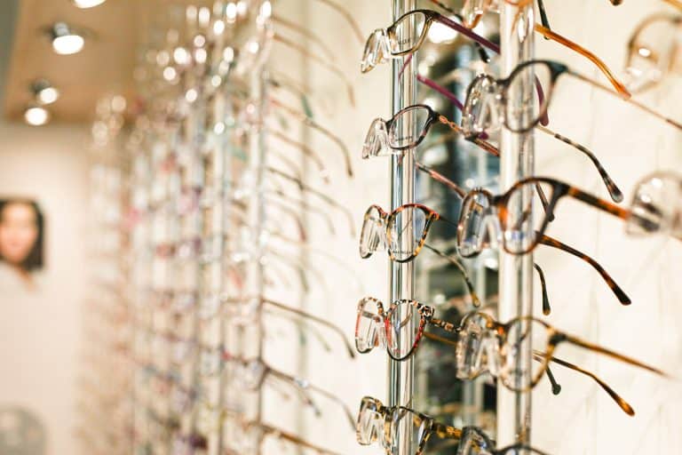 How To Choose The Right Frames For Glasses